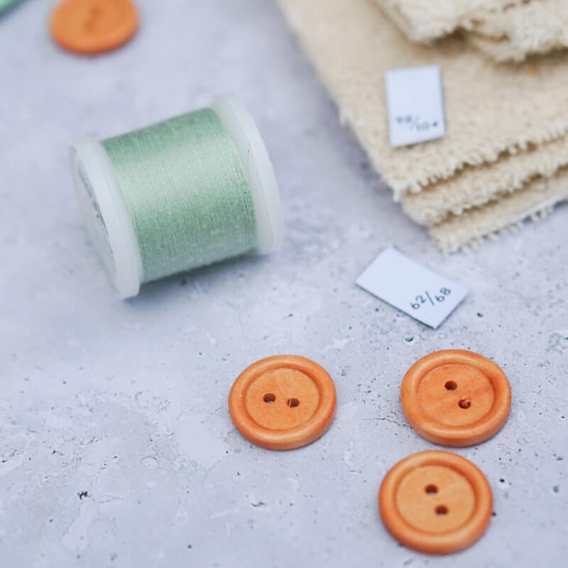 Holzknopf rund mit Rand - 20 mm - helles Rotbraun lackiert - 2 Loch ...